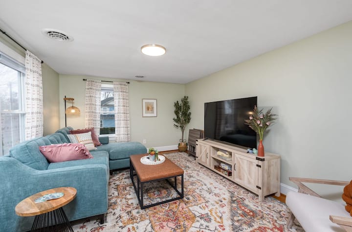 The Nest: Cozy Staunton Apartment + Walk Downtown - Staunton, VA