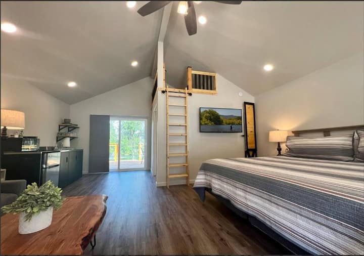 Loft Cabin 3 - Rogue River Resort - Grants Pass, OR