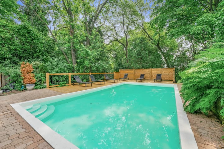Award Winning Luxury Home With Heated Pool + Sauna - Toronto