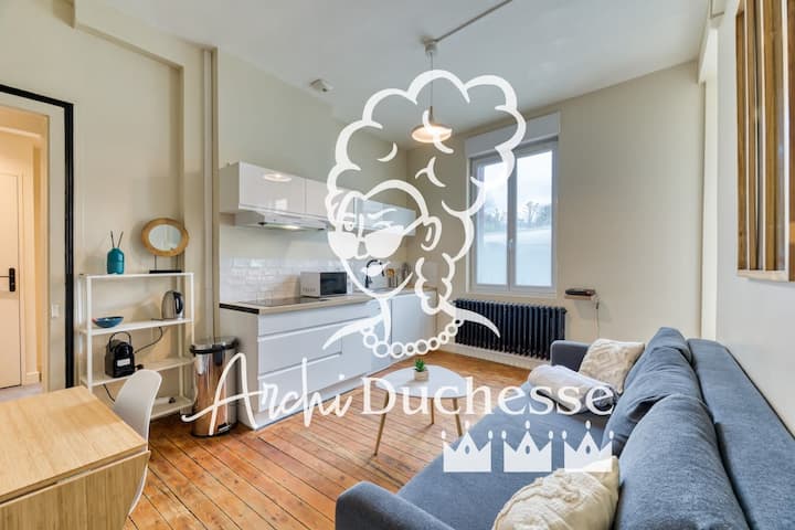 L'oiseau Blanc Un Petit Nid Proche De La Gare - Rouen