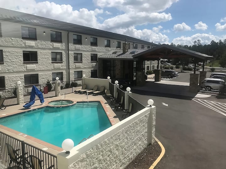 Best Value, Quality Stay! Pool, Free Parking - Arizona