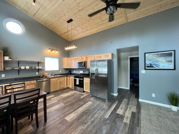 New Build! Denali Cabin. 2 Bed - Seward, AK