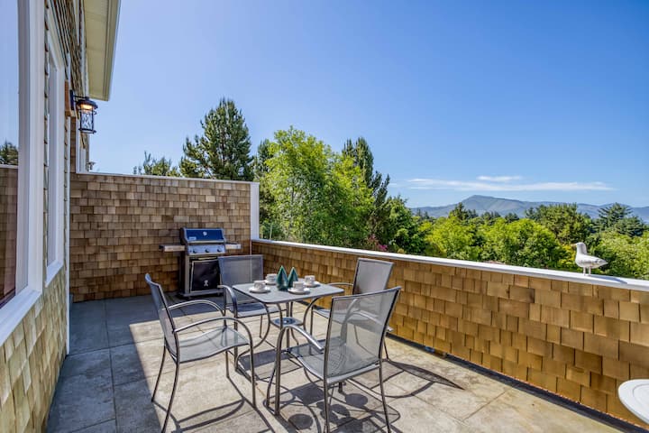Luxury Bayview Home W/ Spa Tub, Home Theater - Oceanside, OR