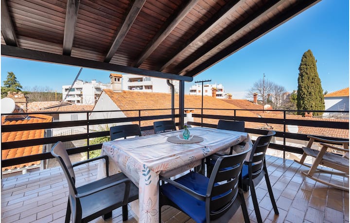 2 Bedroom Cozy Apartment In Pula - Pula