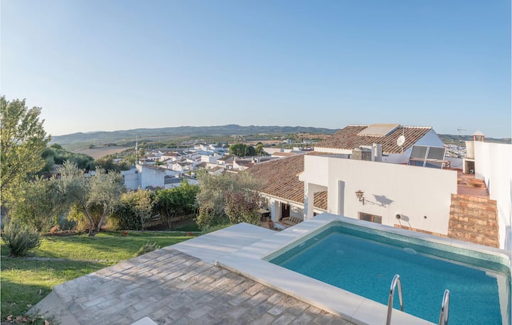 Lovely Home In La Puebla De Los Infan - Lora del Río