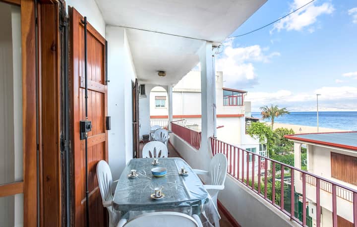 2 Bedroom Awesome Apartment In Messina - Messina