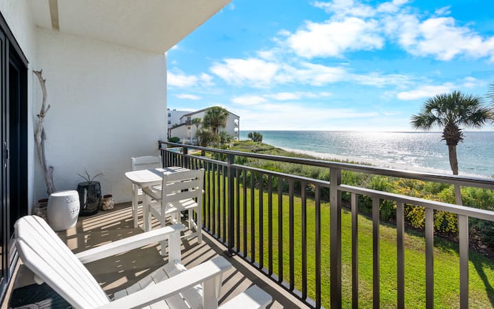 Beachfront Condo + Bikes, Community Pool & Views - Seacrest, FL