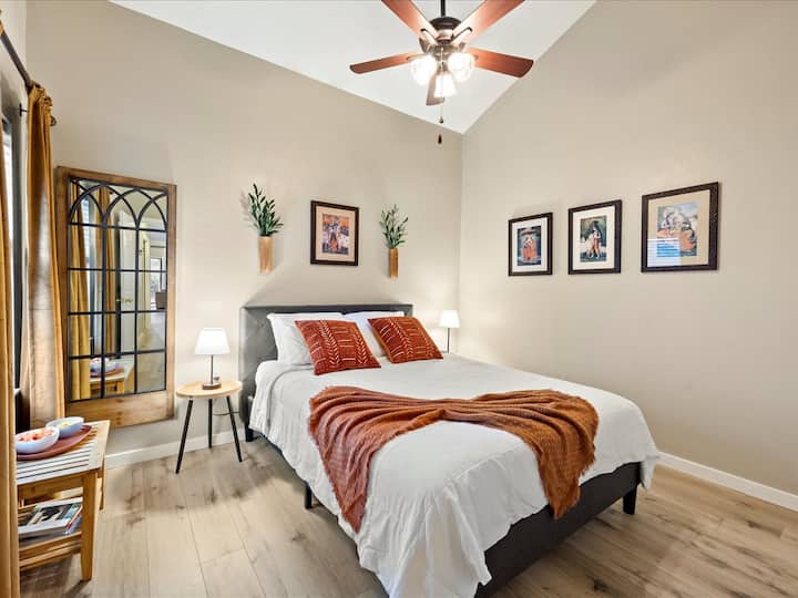 Artist's Tower Townhome 2br W Loft & Study - Gainesville, FL