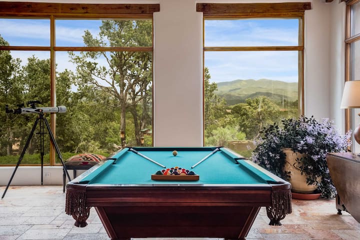 Hot Tub, Amazing Views, Expansive Living Spaces - Santa Fe, NM