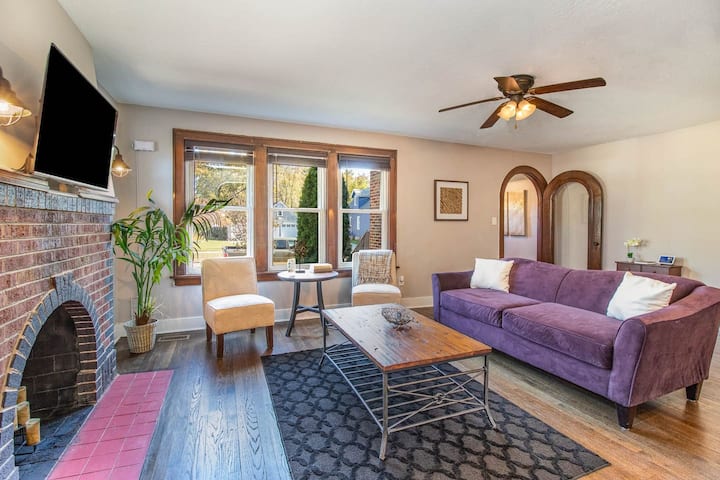 Big Brick Bungalow - Lower Unit - Michigan City, IN