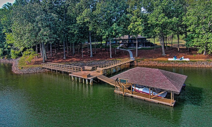 Stunning Private Getaway On 3 Acres W/ Hot Tub - Mooresville, NC