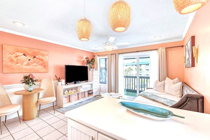 Oceanview Corner Condo With Pickleball And Pool! - Tybee Island, GA
