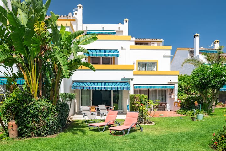 Spacious Beachfront Holiday Home - Estepona