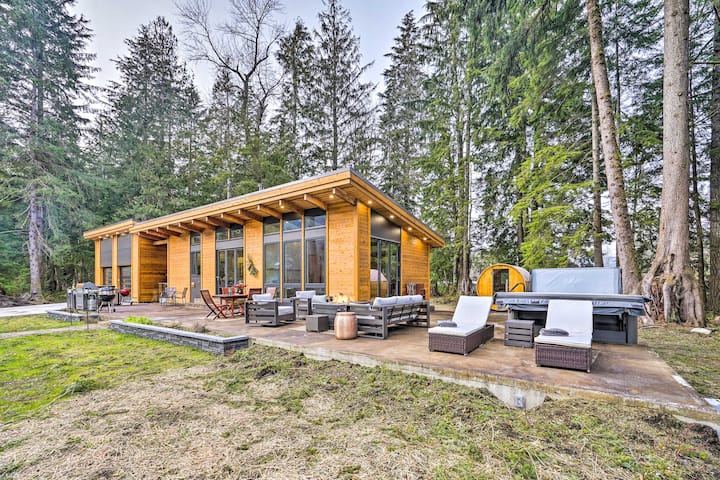 Gold Bar Cabin On Skykomish River: Heated Swim Spa - Gold Bar, WA