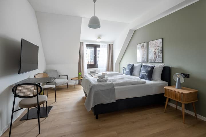Stuttgart Elsenhanstr. | Suite (28+ Nights) - Stuttgart