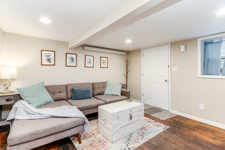 Cozy Garden Level Two-bedroom - Cheyenne, WY