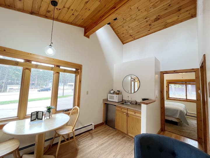 Cabin Suite Bed & Breakfast - Woodland Park, CO