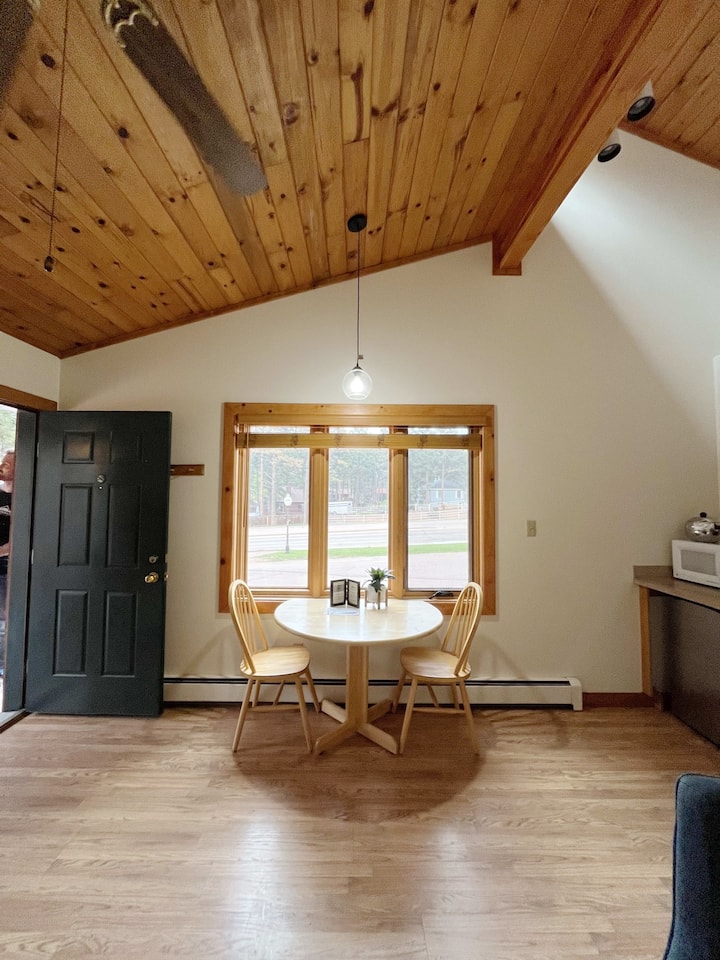 Cabin Suite Bed & Breakfast - Woodland Park, CO
