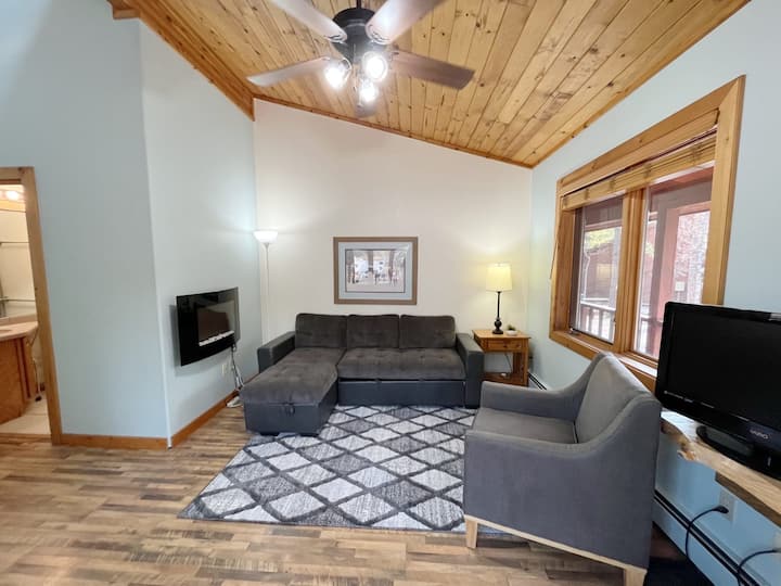 Cabin Suite Bed & Breakfast - Woodland Park, CO