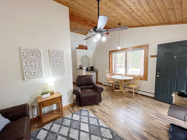 Cabin Suite Bed & Breakfast - Woodland Park, CO