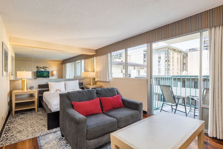 Aqua Aloha Surf Waikiki 1007 Deluxe Studio W/lanai - Kāhala Beach, HI