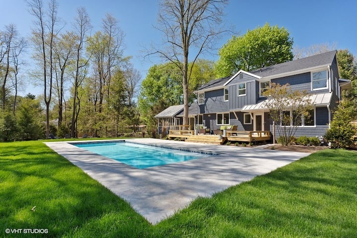 New Buffalo Beauty With Heated Pool! - New Buffalo, MI