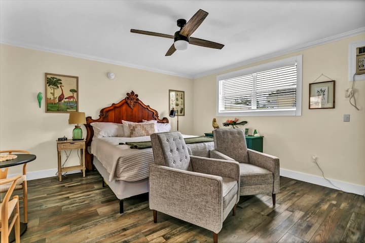 Boutique King Studio Downtown, Free Parking & Wifi - Safety Harbor, FL