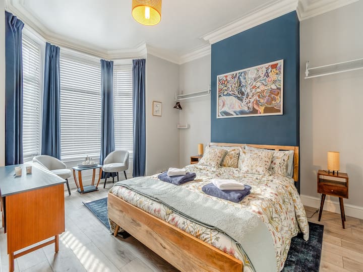 The Bolt Hole - Scarborough