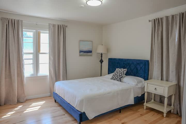 4room| 7 Beds | Sleeps 12 - Amarillo, TX