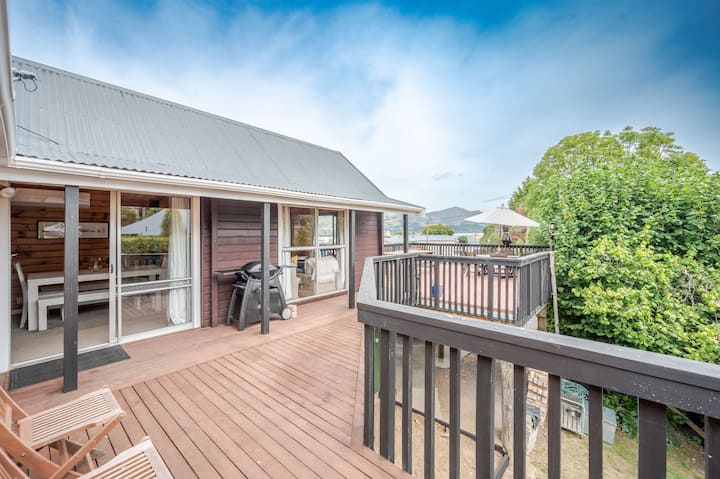 Maison En Noyer - Akaroa Holiday Home - Akaroa