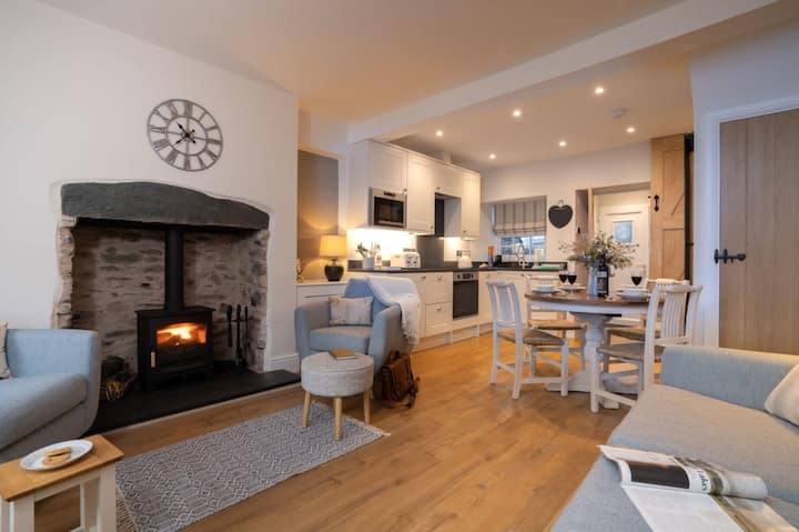Dormouse Cottage, With Log Burner By Letmestay - Grasmere