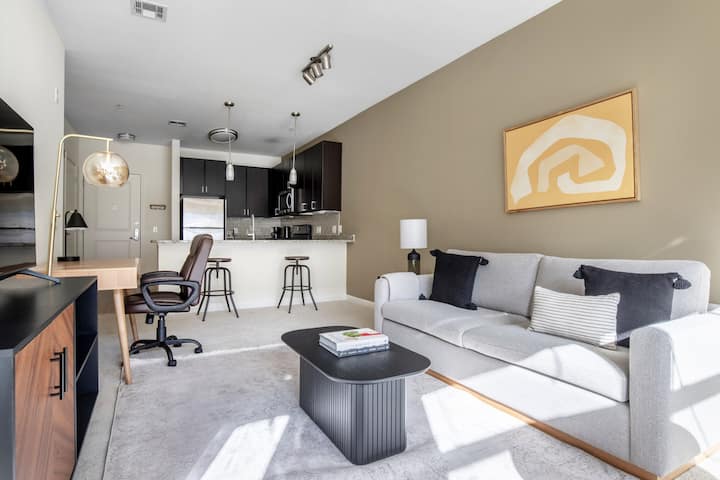 Blueground | Somerville, Gym & Roof, Nr Assembly T - Malden, MA