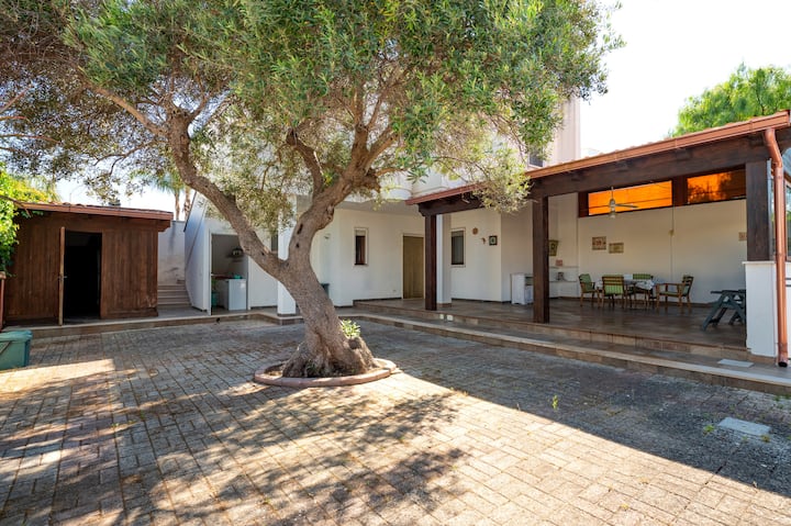 Flower House In Villa Carisciola - Ostuni