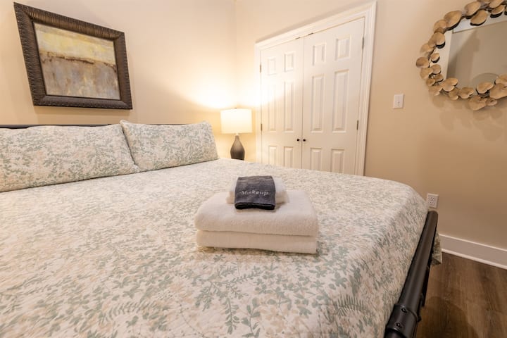 Ground-floor Retreat W/ Full Kitchen - Laurel, MS