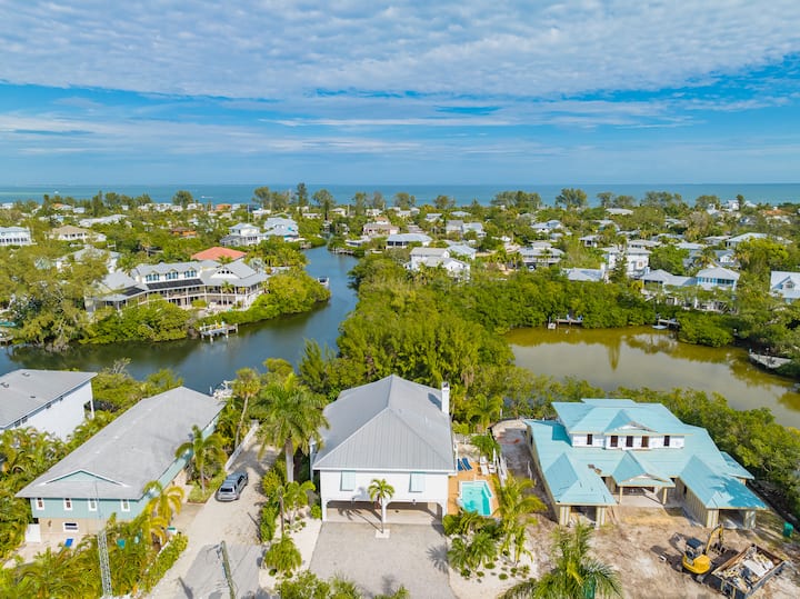 Sea Jay: Canal Front, Dock, Heated Pool, Lanai - Anna María, FL