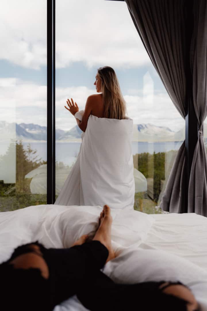 Day & Night ~ Wonderinn Arctic - Norja