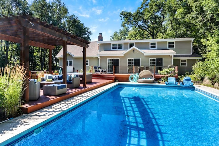 Oasis On Oak | Private In-ground Pool | Hot Tub - Lake Geneva, WI
