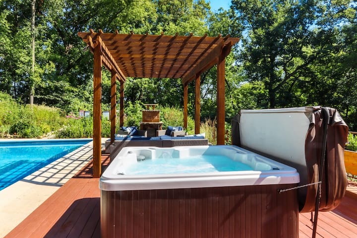 Close To Alpine Ski Resort |Hot Tub|1.5 Acre Home - Lake Geneva, WI