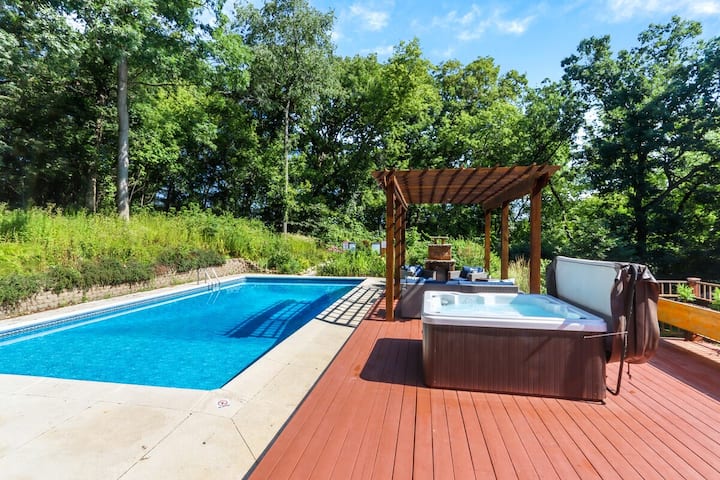 Private Inground Pool Hot Tub - Riviera Beach, WI