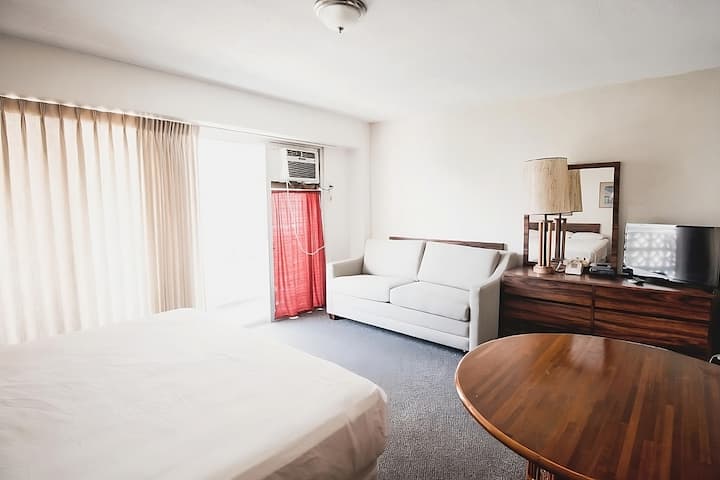 Comfort And Convenience! 2 Beautiful Units, Pool - Honolulu, HI