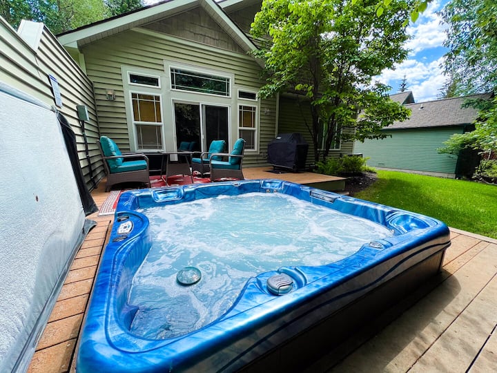 Golf Course Home, Hot Tub, Great Deck, Sleeps 6! - コロンビア・フォールズ, MT