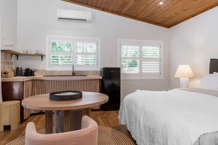 East Coast Escapes | Sunset Bungalow 101 - Byron Bay