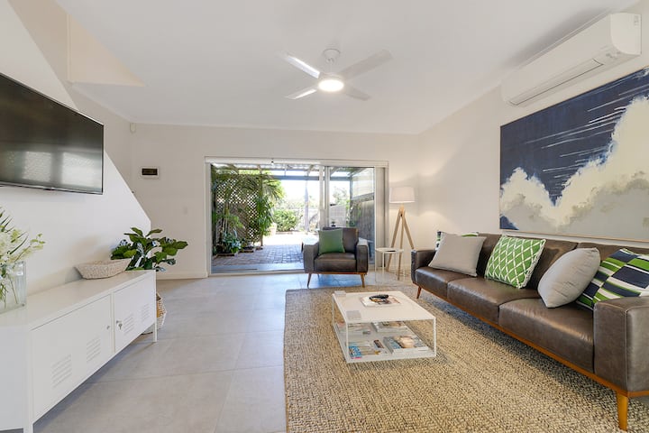 Sandpiper - Steps To Beach | Bbq | Courtyard | 3b - Port Adelaide