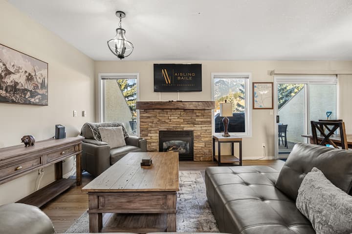 Rustic Ridge | Hot Tub | Home Theatre | Fireplace - Radium Hot Springs