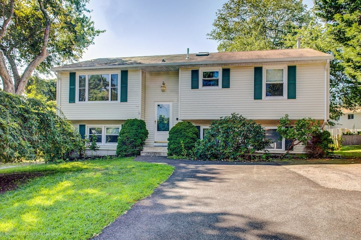 Bonnet Shores, Narragansett Is Calling! - Narragansett, RI