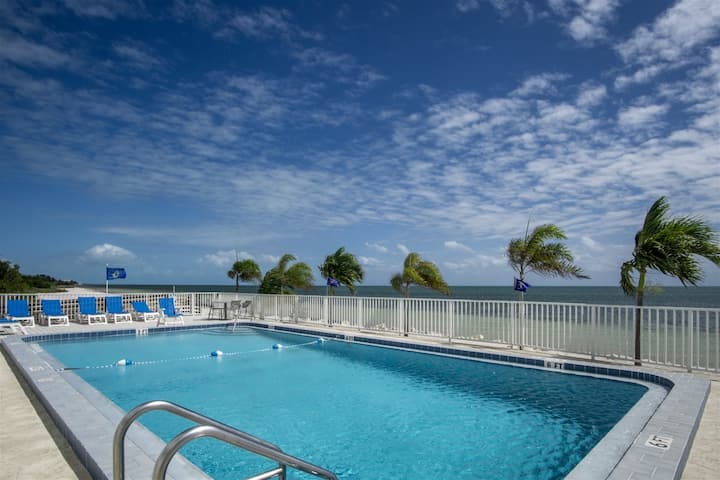 Million Dollar View Updated 2bed/2bath Beachfront - Marathon, FL