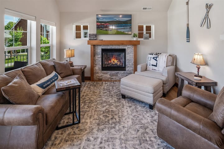 Dover Bay 'Barefoot Bungalow' | Marina + Trails - Round Lake State Park, Sagle