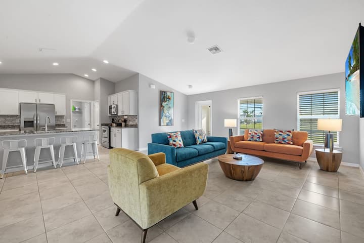 The Cape Escape | Pet Friendly Modern Retreat - Burnt Store Marina