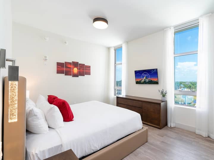 Luxury Condo W/ Peaceful Balcony View - Cs25 - Hollywood, FL