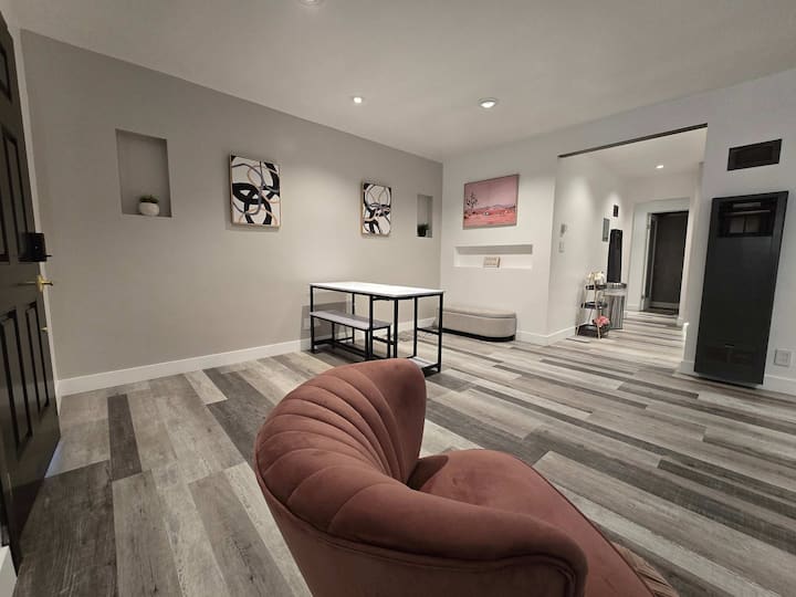 2 Br + 1 Ba Renovated, Stylish Spacious, 1 Parking - Los Angeles
